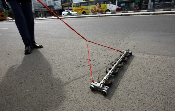 Solusi Tuntas Atasi Maraknya Ranjau Paku di Jalanan Ibu Kota